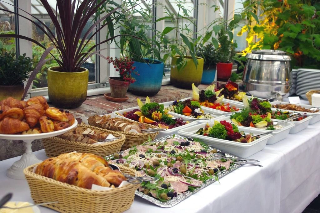 Das Café in der Gartenakademie - Charmantes Garten-Café mit saisonaler ...